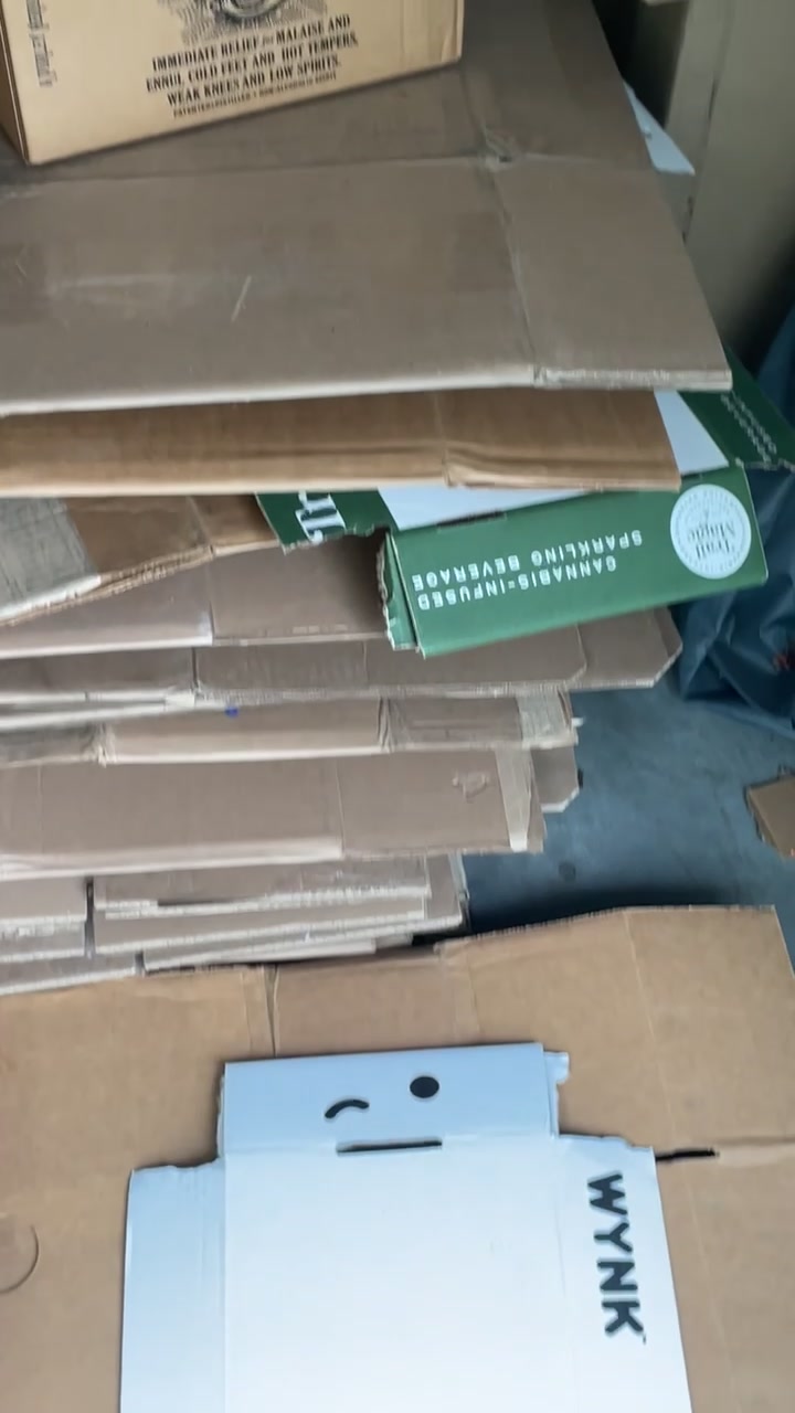 This box has more rizz than I do… That | Lewdicrous (@iamlewdicrous)