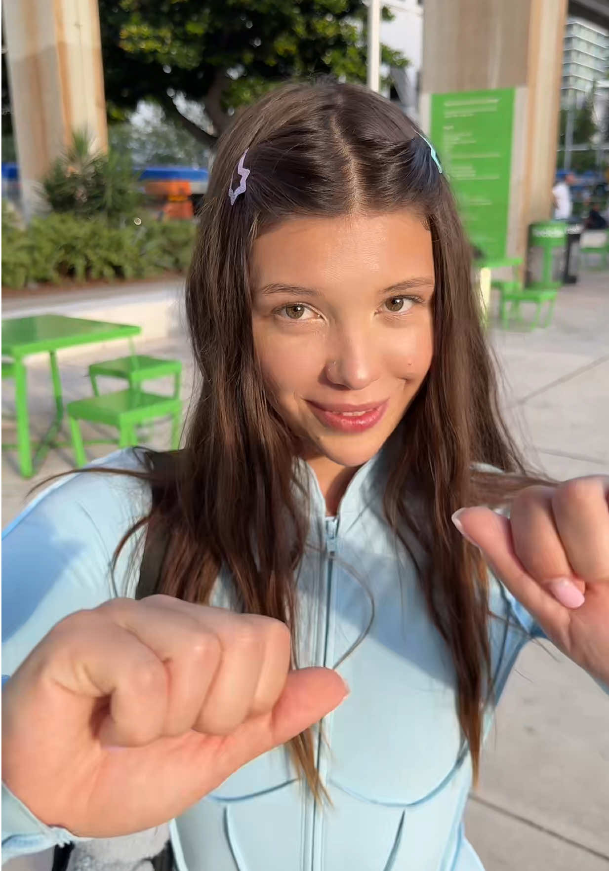 Evi 🌺 (@littlebirdevi) - Urlebird