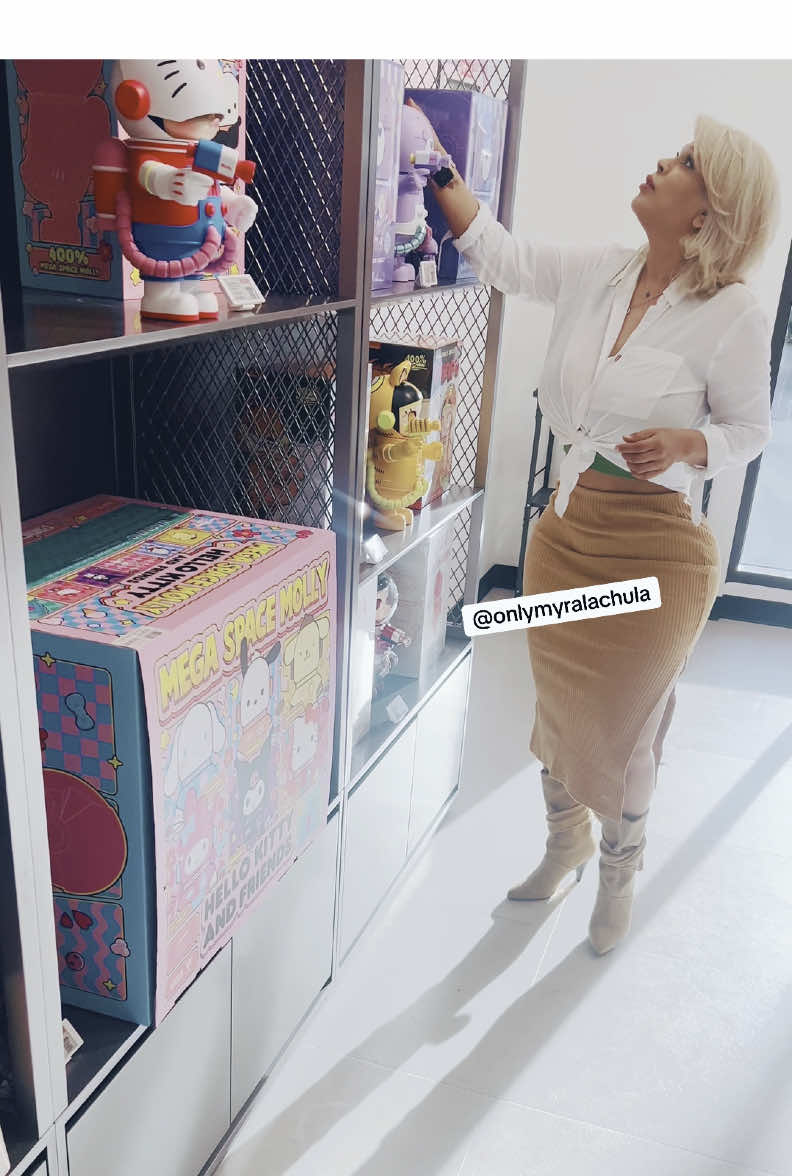 myralachula (@onlymyralachula) - Urlebird