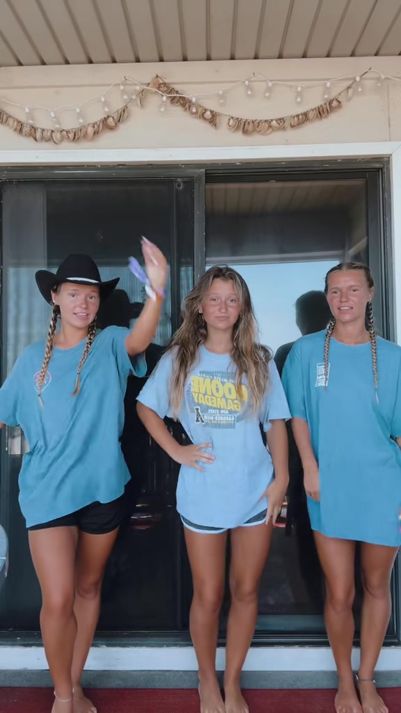 Part 1 of Whatever This is - [ | 🎸 RavviollieVA (@raviolli3_)