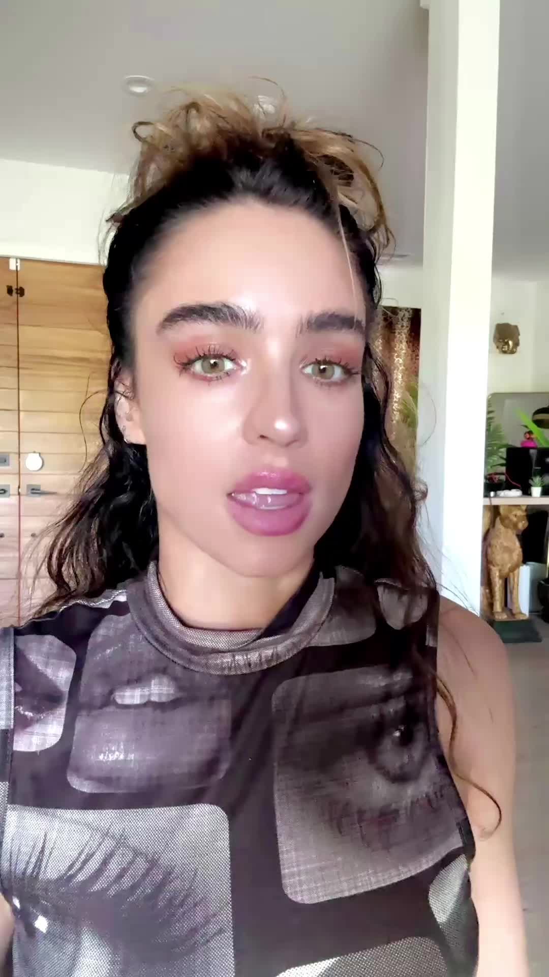 Like why wouldnt you smile back😩 | CASSANDRA (@cassieburke_)