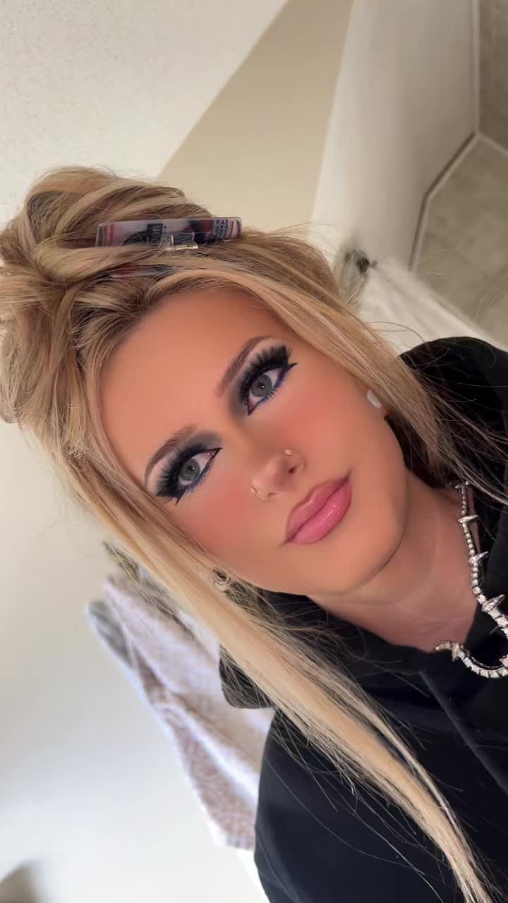 Alexis XJ (@lexxxixj) - Urlebird