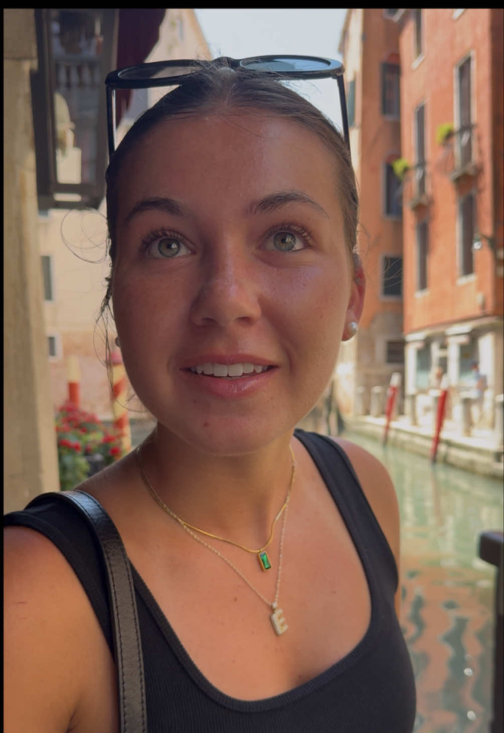 Elisheva (@myforeignroommate) - Urlebird