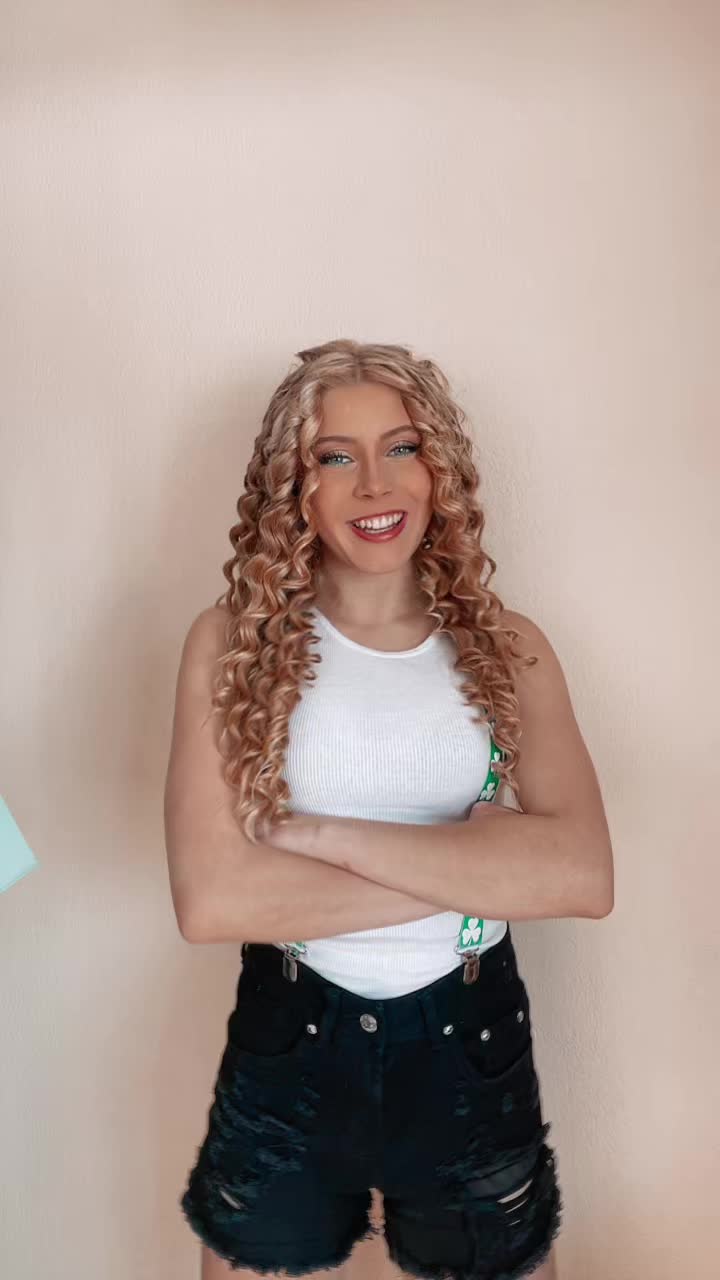 Obsessed with these curls 😍 | BellaLyn (@bellalynbackup)