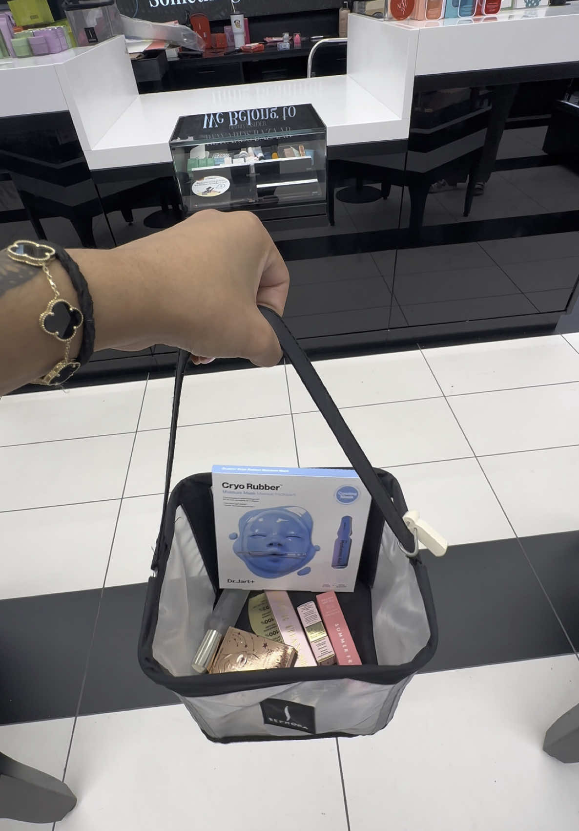 Nadia J (@notnadiajocelyn) - Urlebird