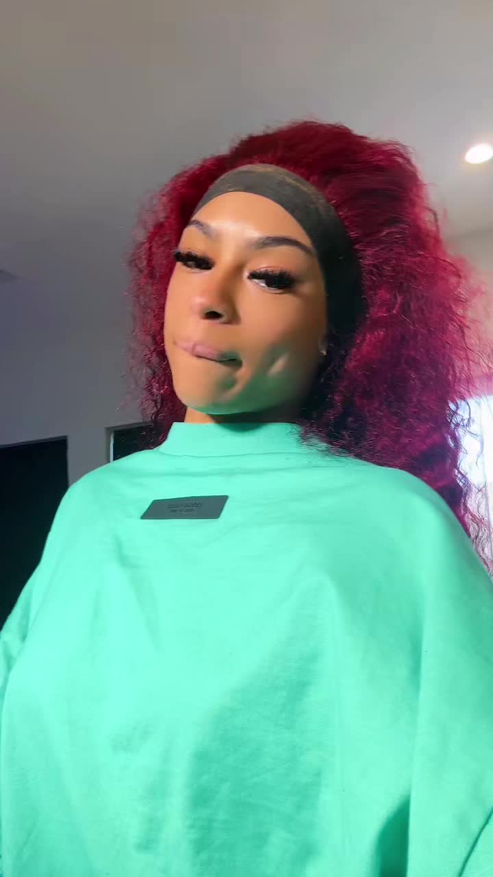 Nadia J (@notnadiajocelyn) - Urlebird