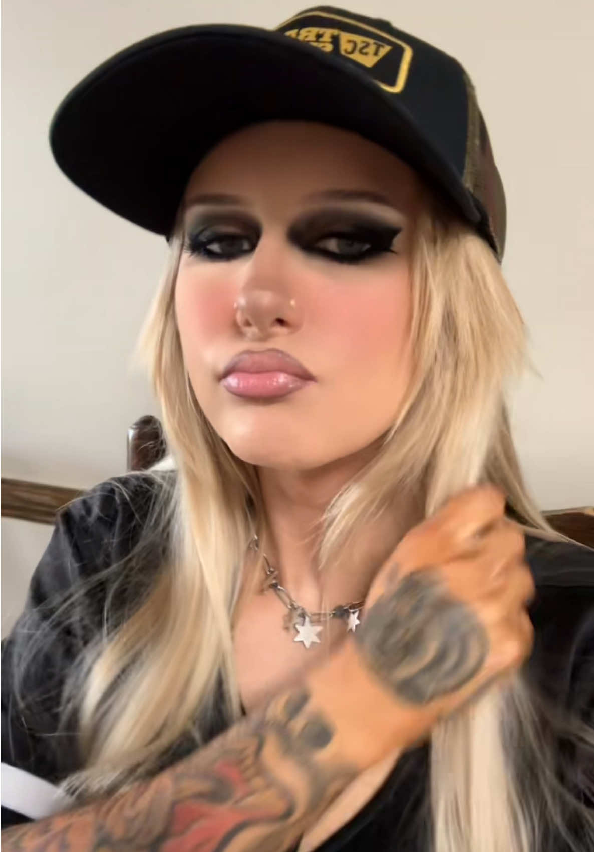 Alexis XJ (@alexis.xxxj) - Urlebird