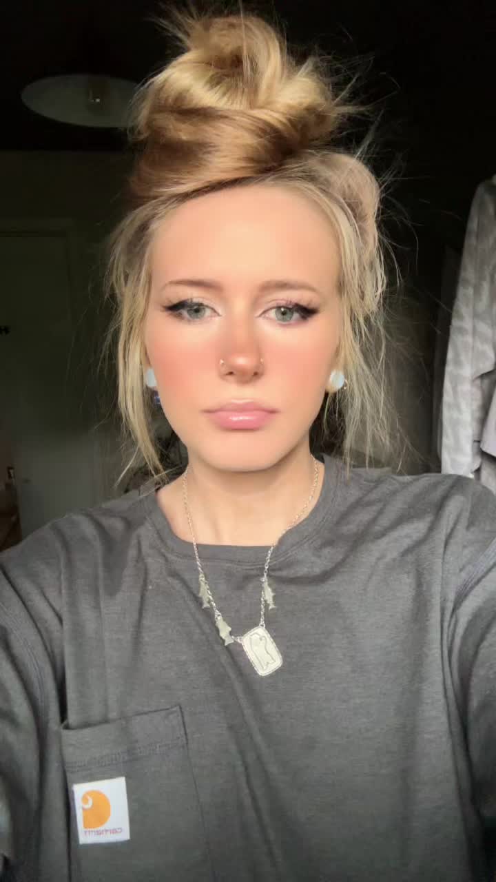 Alexis XJ (@alexis.xxxj) - Urlebird