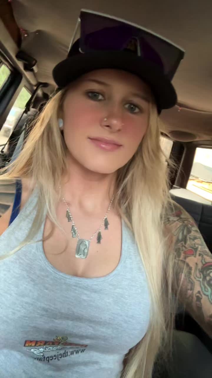 Alexis XJ (@alexis.xxxj) - Urlebird