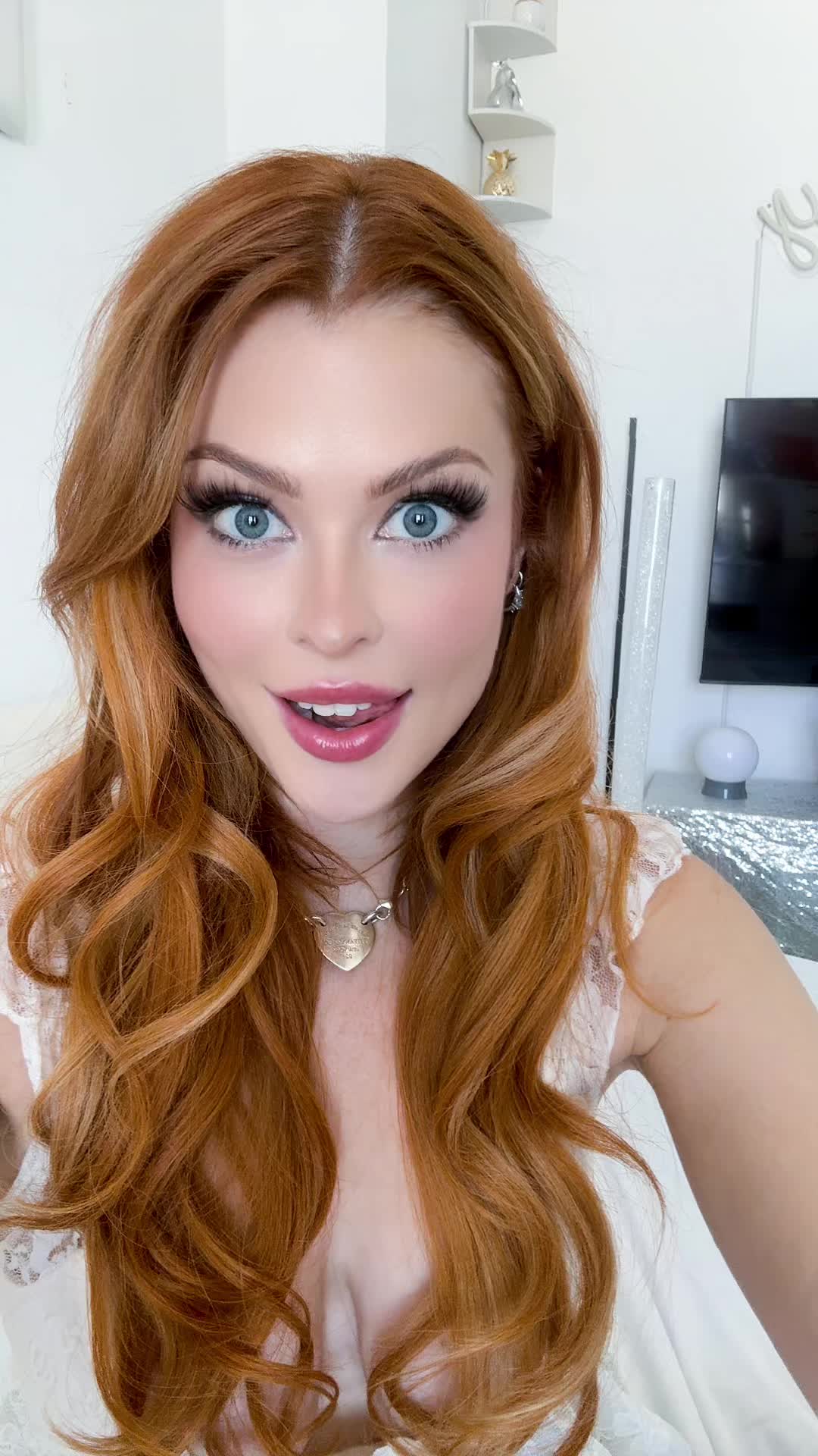 🦄 @ellyclutchofficial - Elly Clutch🍒🪽 - TikTok