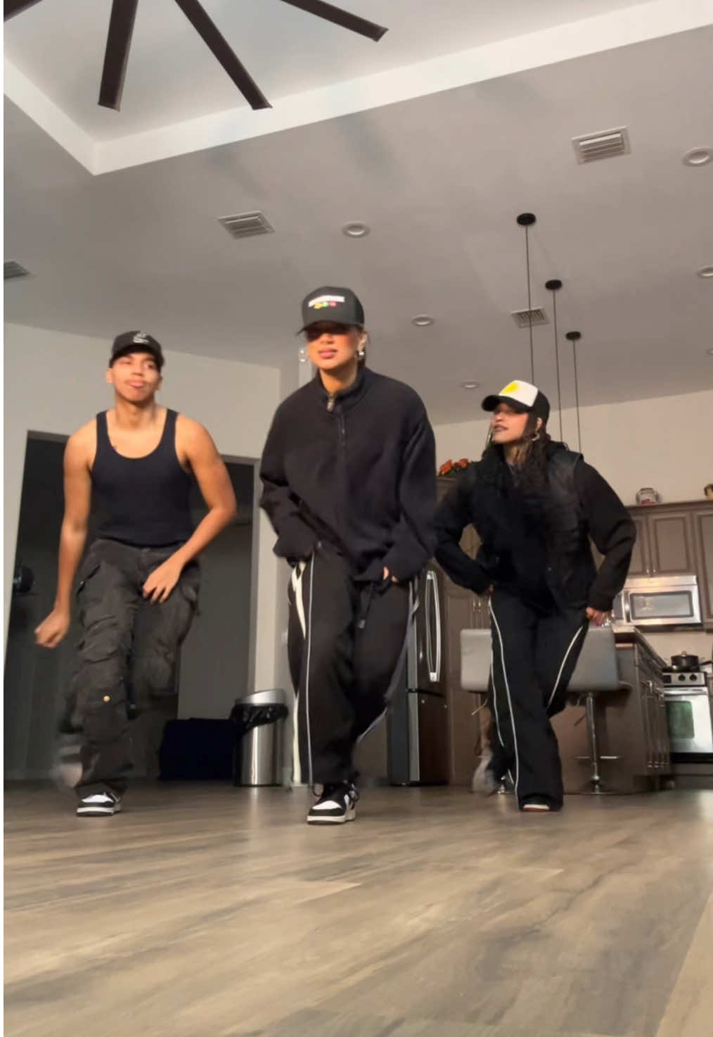 Kat (@katttrod) - Urlebird