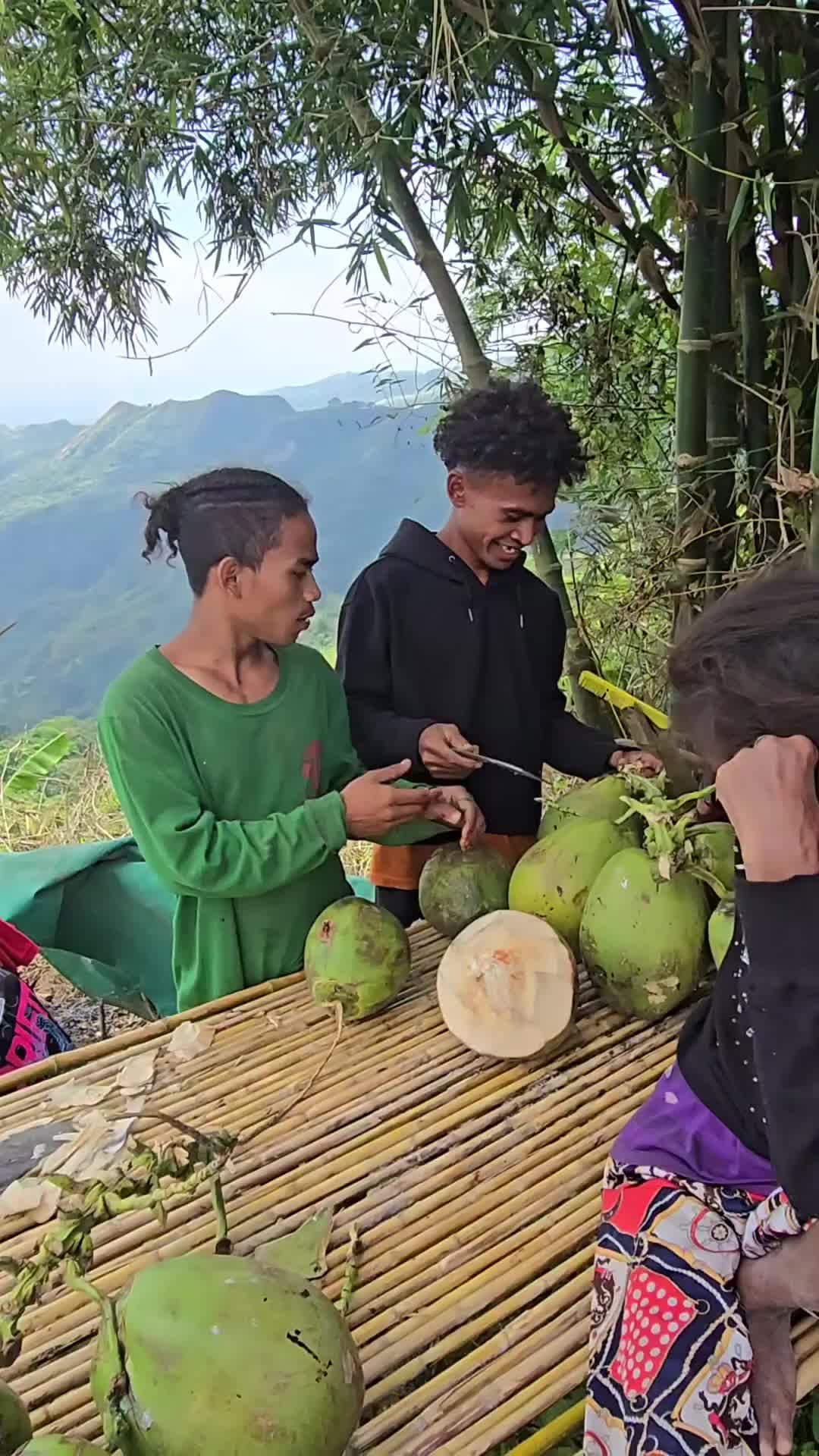 mga katutubo nag bebenta ng buko sa | sotto tv vlog (@soto_tv10)