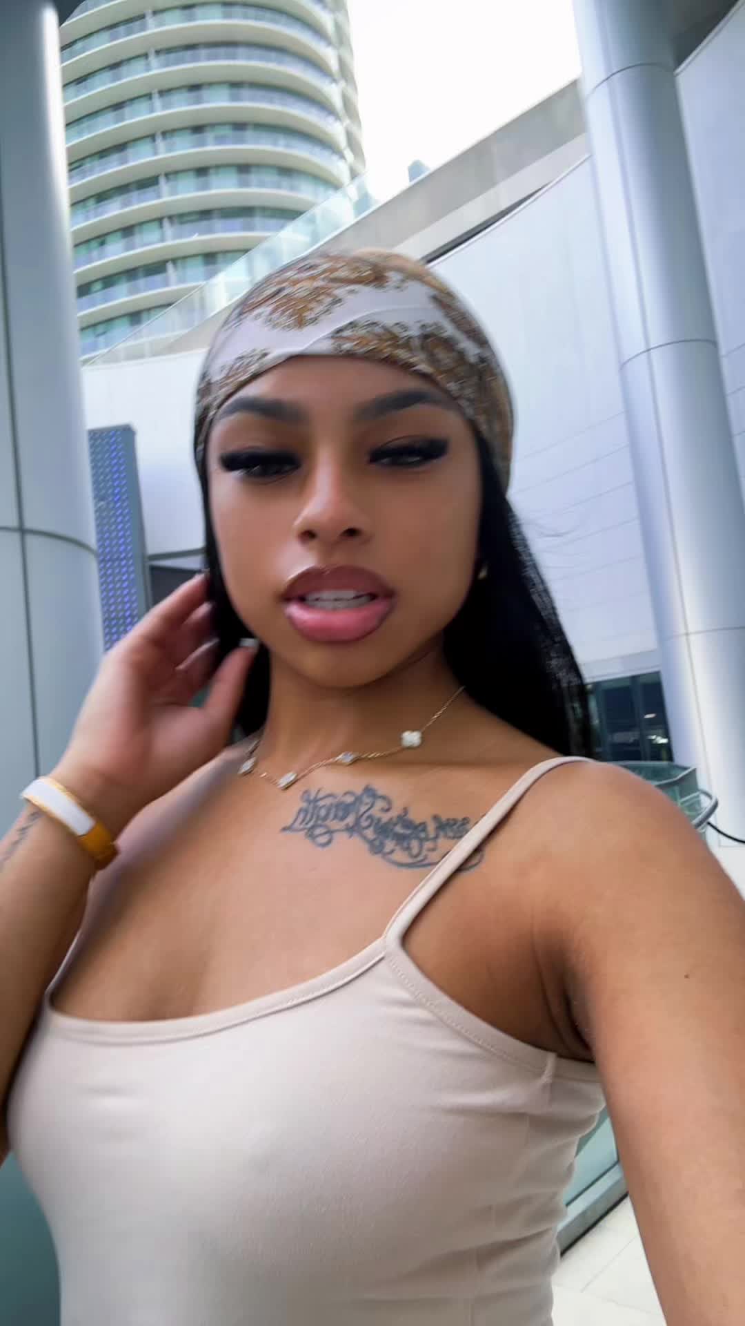 Nadia J (@notnadiajocelyn) - Urlebird