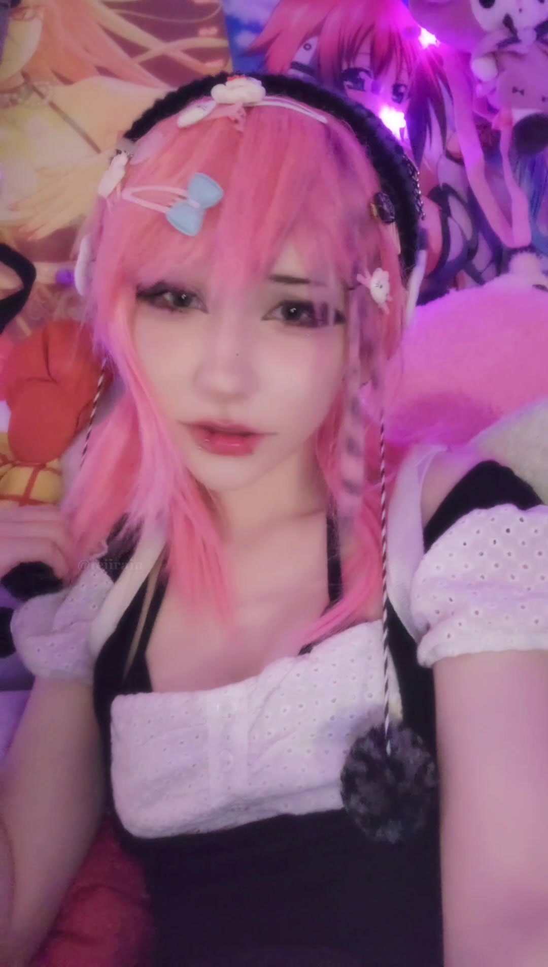 fenfei (@feiirain) - Urlebird