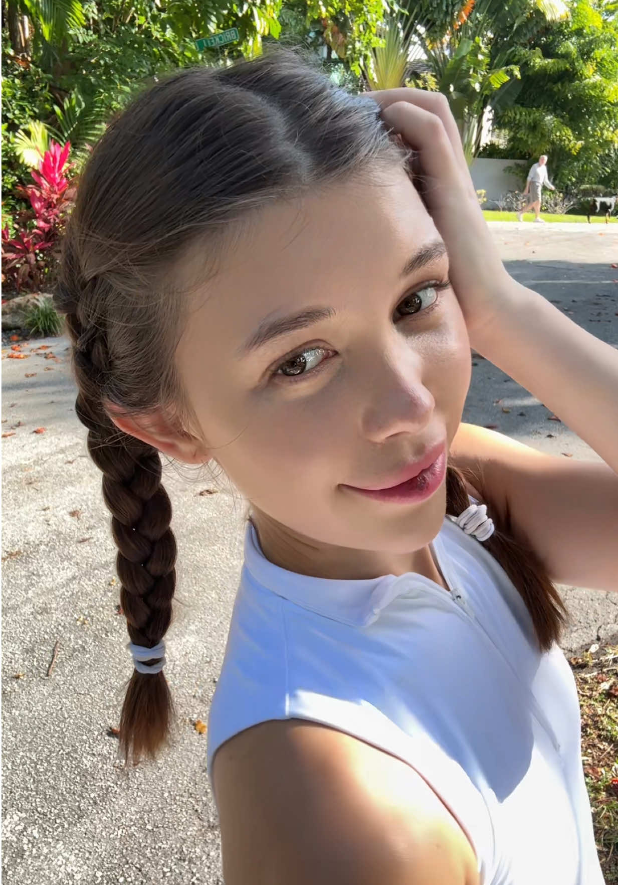 Would you say hi if you saw me outside | Evi 🌺 (@littlebirdevi)