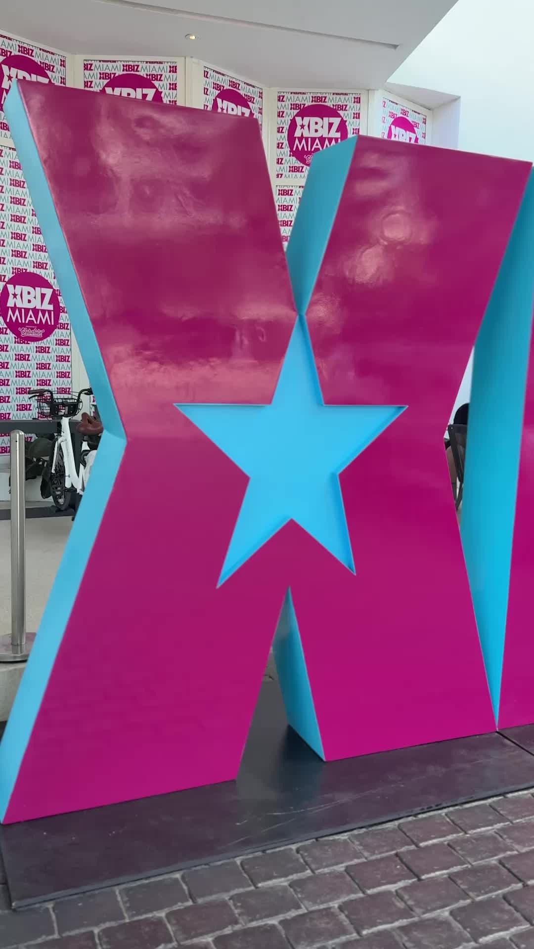 Charice (@pixel_pixie_ca) - Urlebird