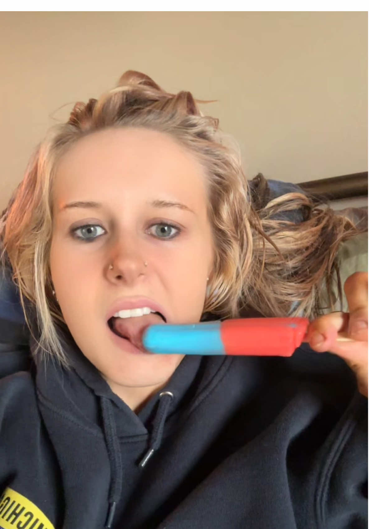 Alexis XJ (@alexis.xxxj) - Urlebird