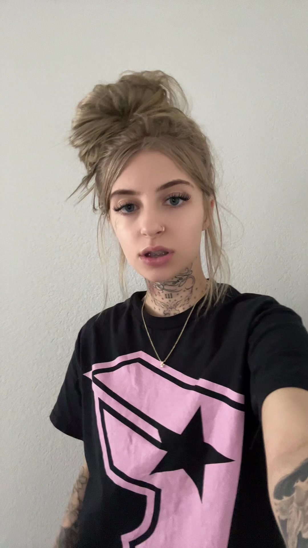 Lilyrrrose (@remmy2skreet) - Urlebird