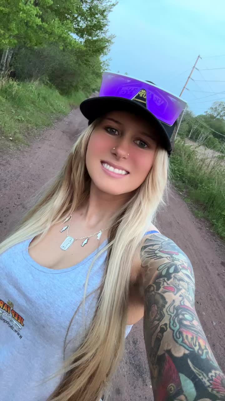 Alexis XJ (@alexis.xxxj) - Urlebird