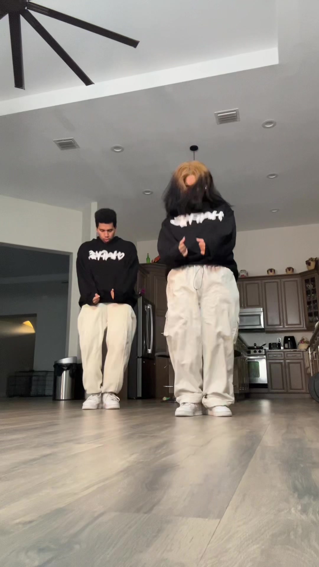 Kat (@katttrod) - Urlebird