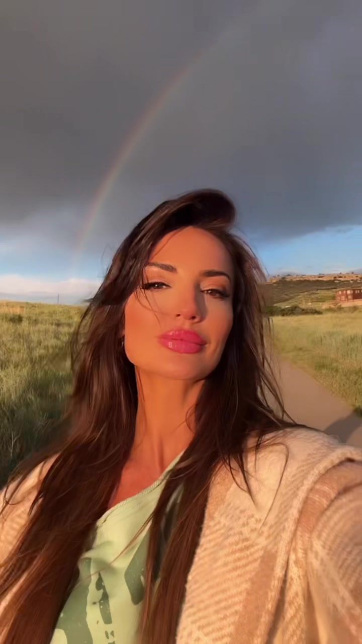 Whitney Johns (@whitneyjohns) - Urlebird