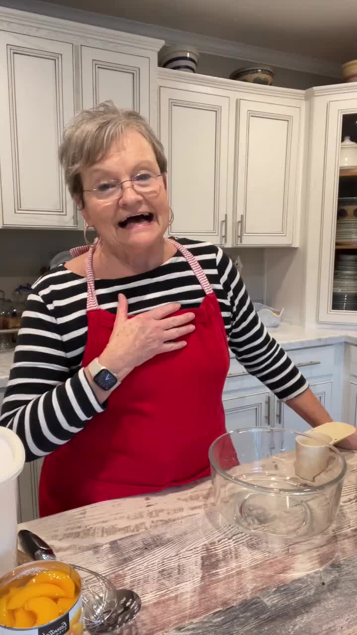 Mama Sue makes Peach Cobbler to feed a | Mama Sues Southern Kitchen ...
