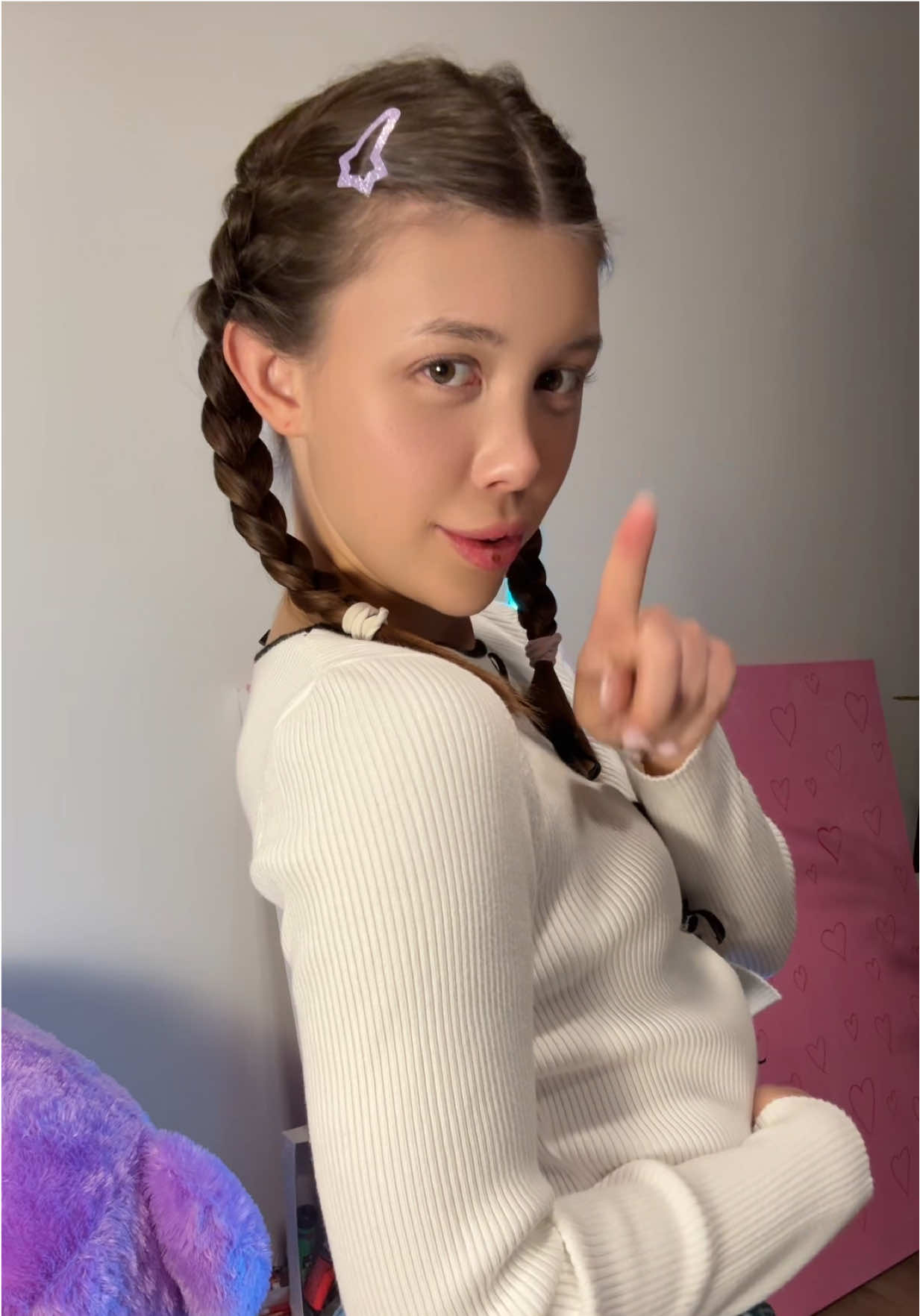 I did my move, now’s ur turn 🫐🍓 | Evi 🌺 (@littlebirdevi)