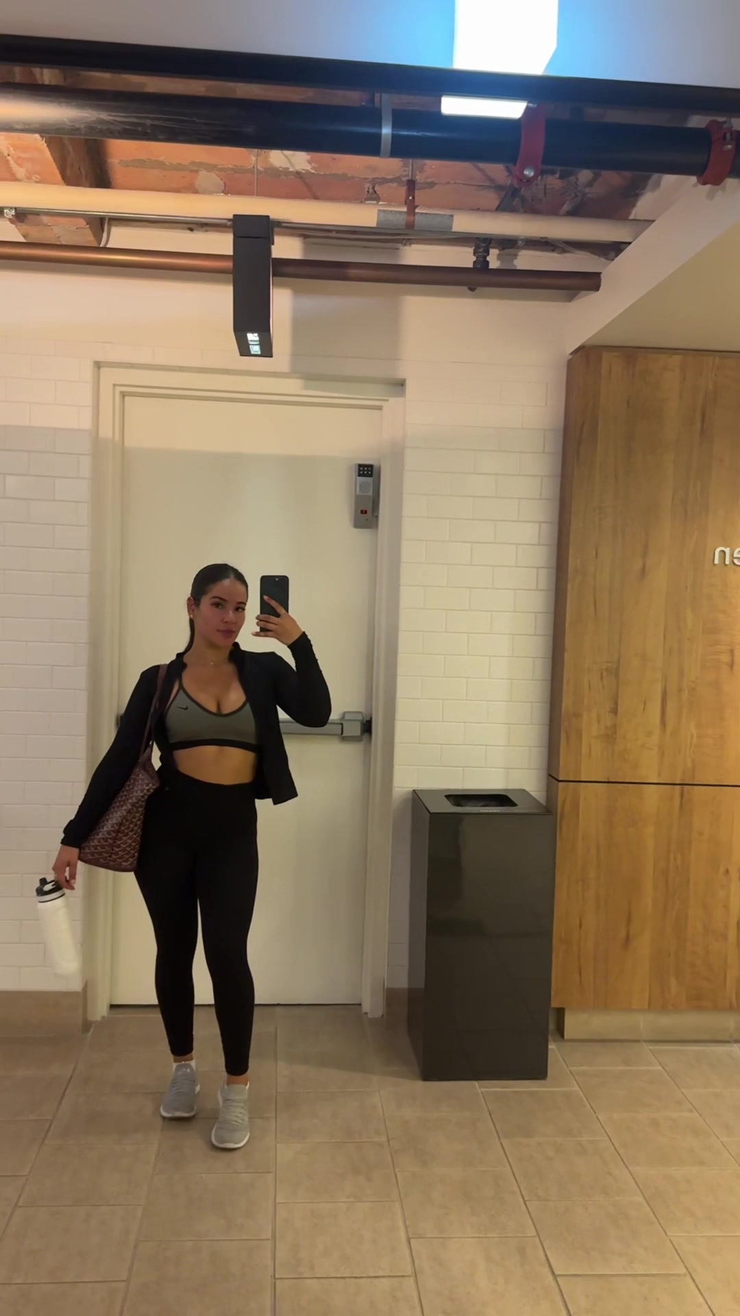 Wearing cute outfits to the gym > | Alexa Baez (@baezalexaa)