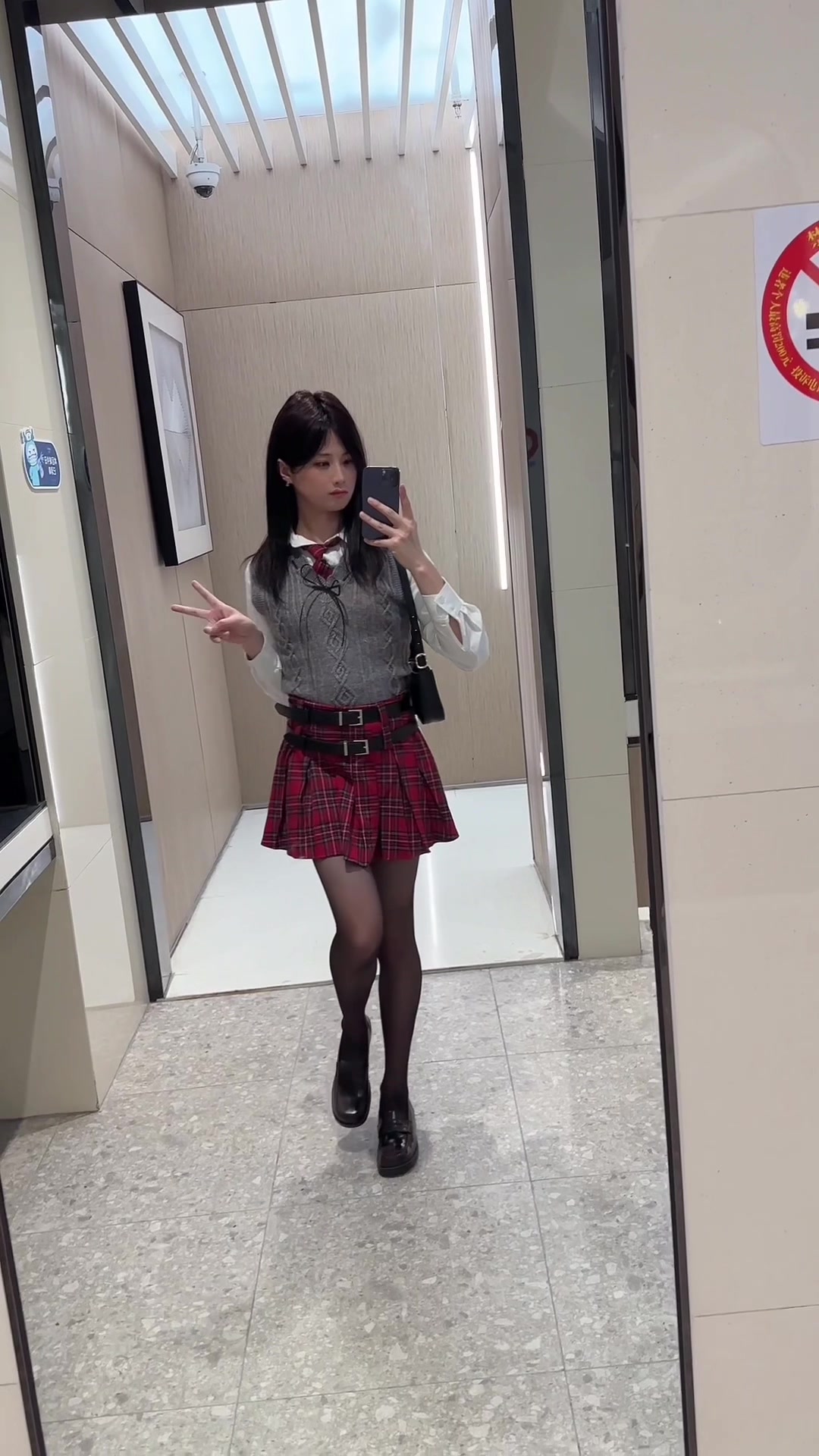 Not an ordinary girl. #trans | Elia Blaine (@eliablaine)