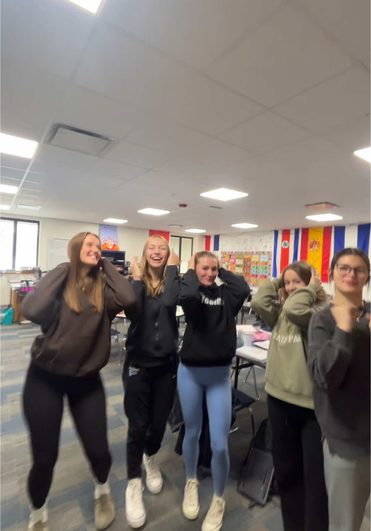 ¿Puedes bailar? @Delaney @kayla | AddelaidesSuperSecretSpam (@ad28480)