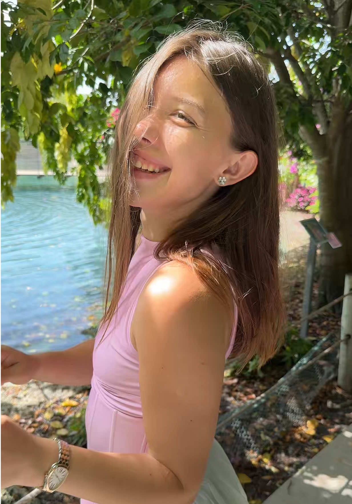 Evi 🌺 (@littlebirdevi) - Urlebird