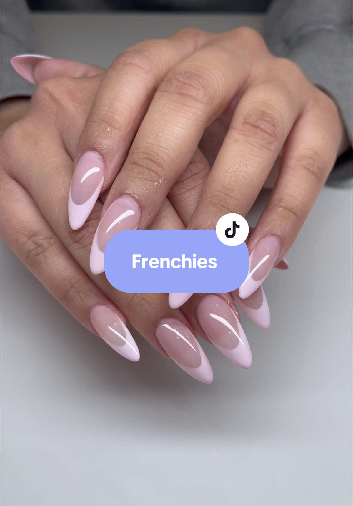 ALEXIS | GEL X NAILS (@librartestudio) - Urlebird