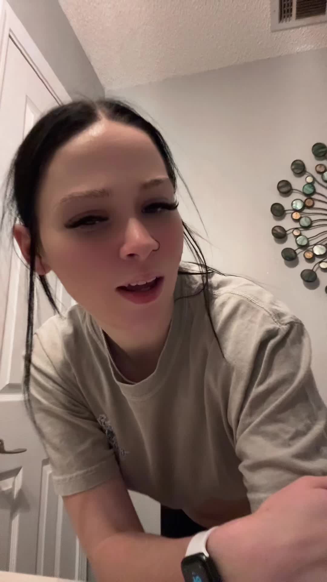 This gold satin set will make all of | Gia Blaze 🚀 (@onlygiablaze)