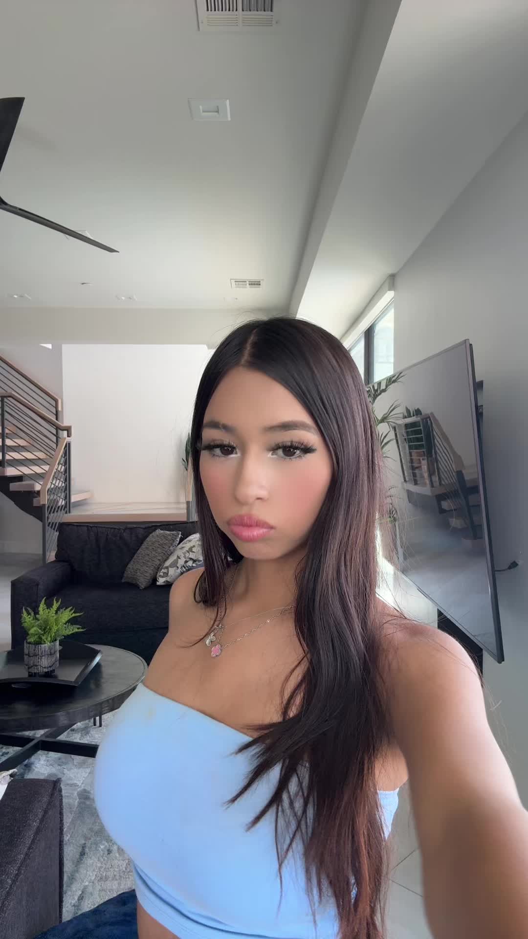 bre_nduh (@bre_nduh) - Urlebird