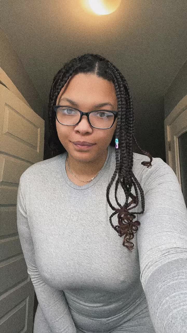 theQueen_Celine (@thequeen.celinee) - Urlebird