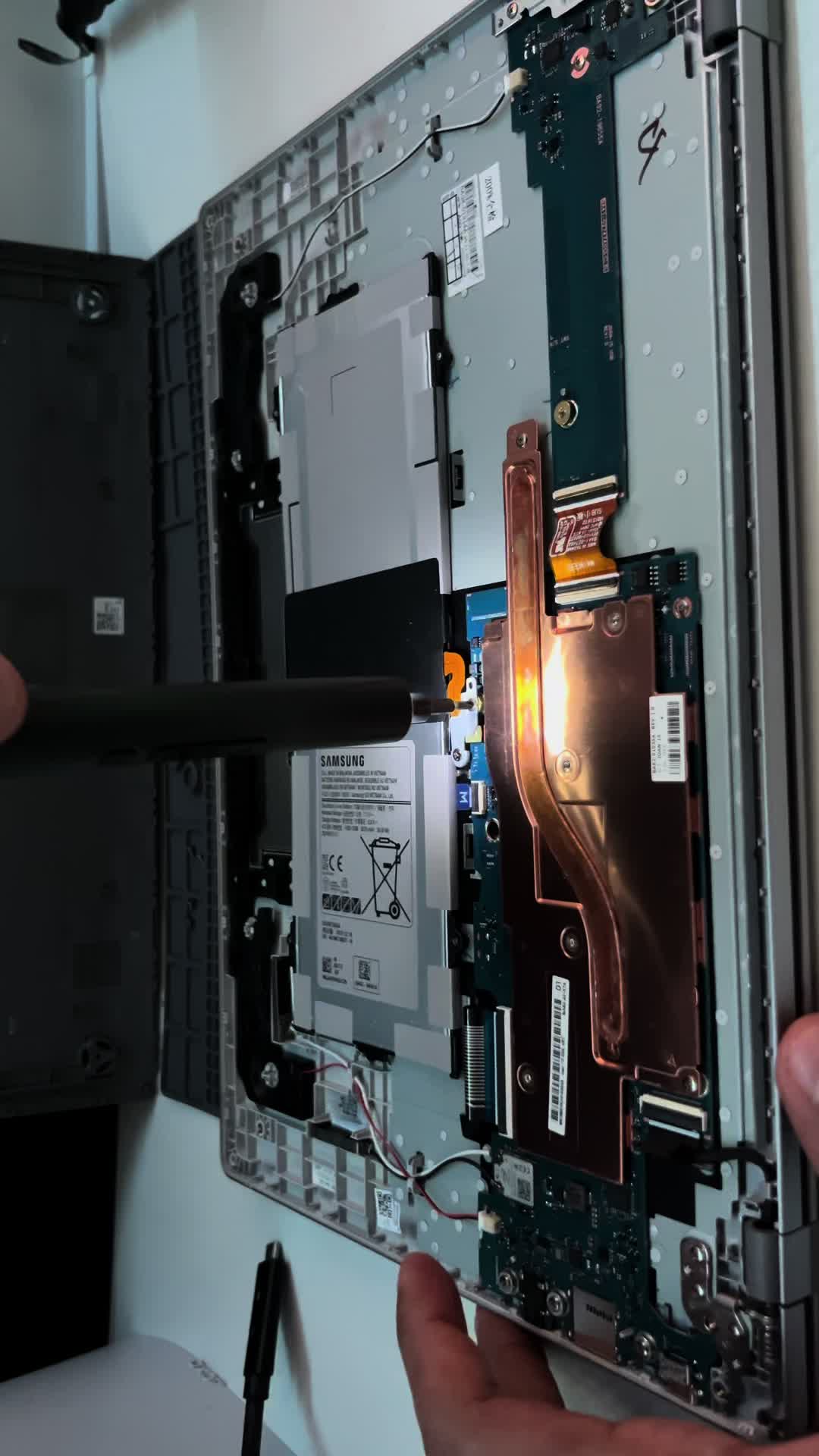 A instalar Windows 11 en ChrimeBook | Harlin Tutoriales (@harlintutoriales)