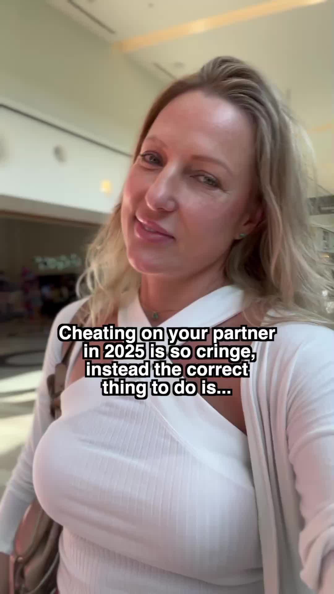 Faby Monteiro (@fabythemommy) - Urlebird