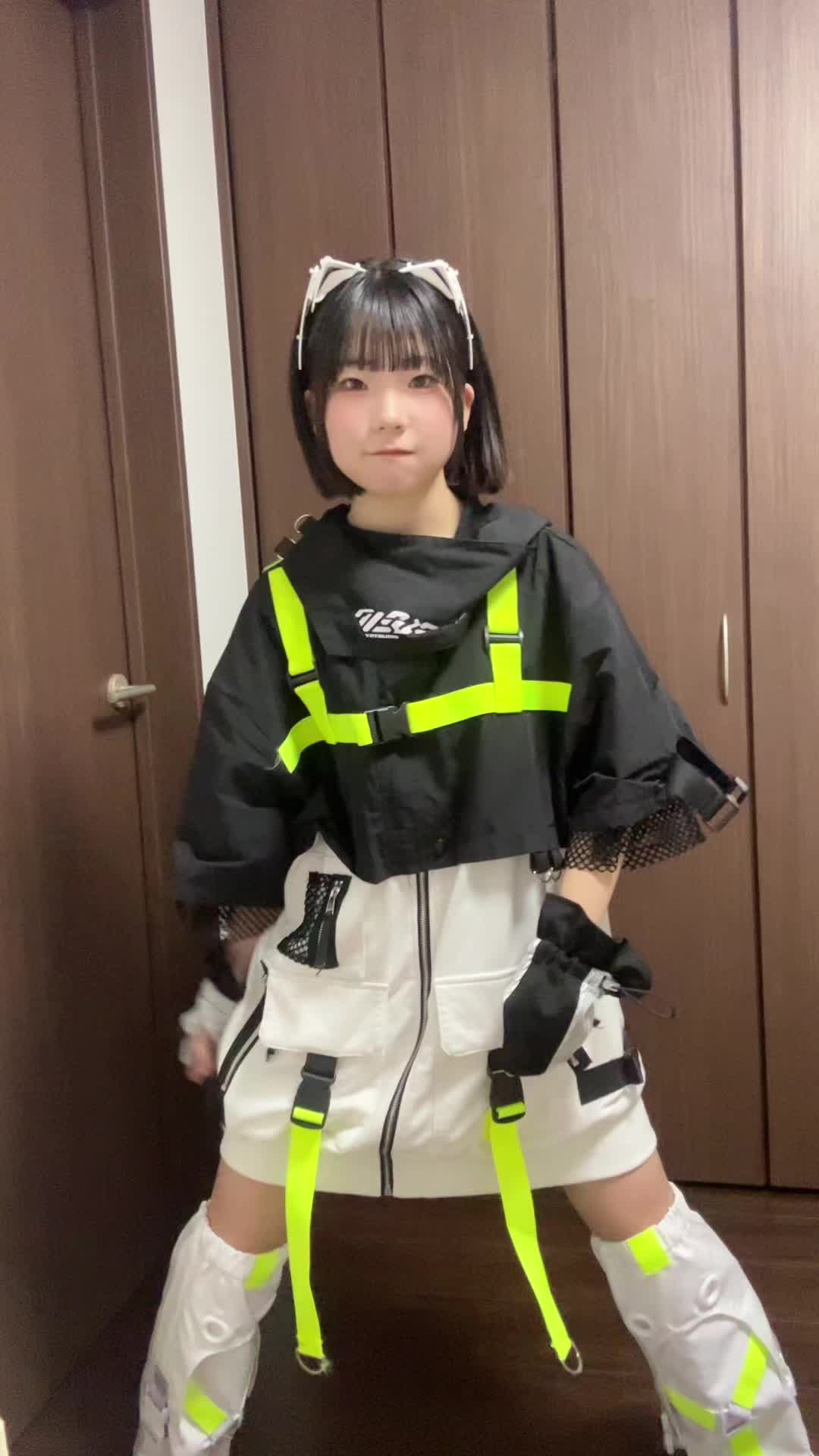 振り間違えるし脱げるしwwwww#アイドル #05 #ムンラビ | れにゃ (@renya_san07)