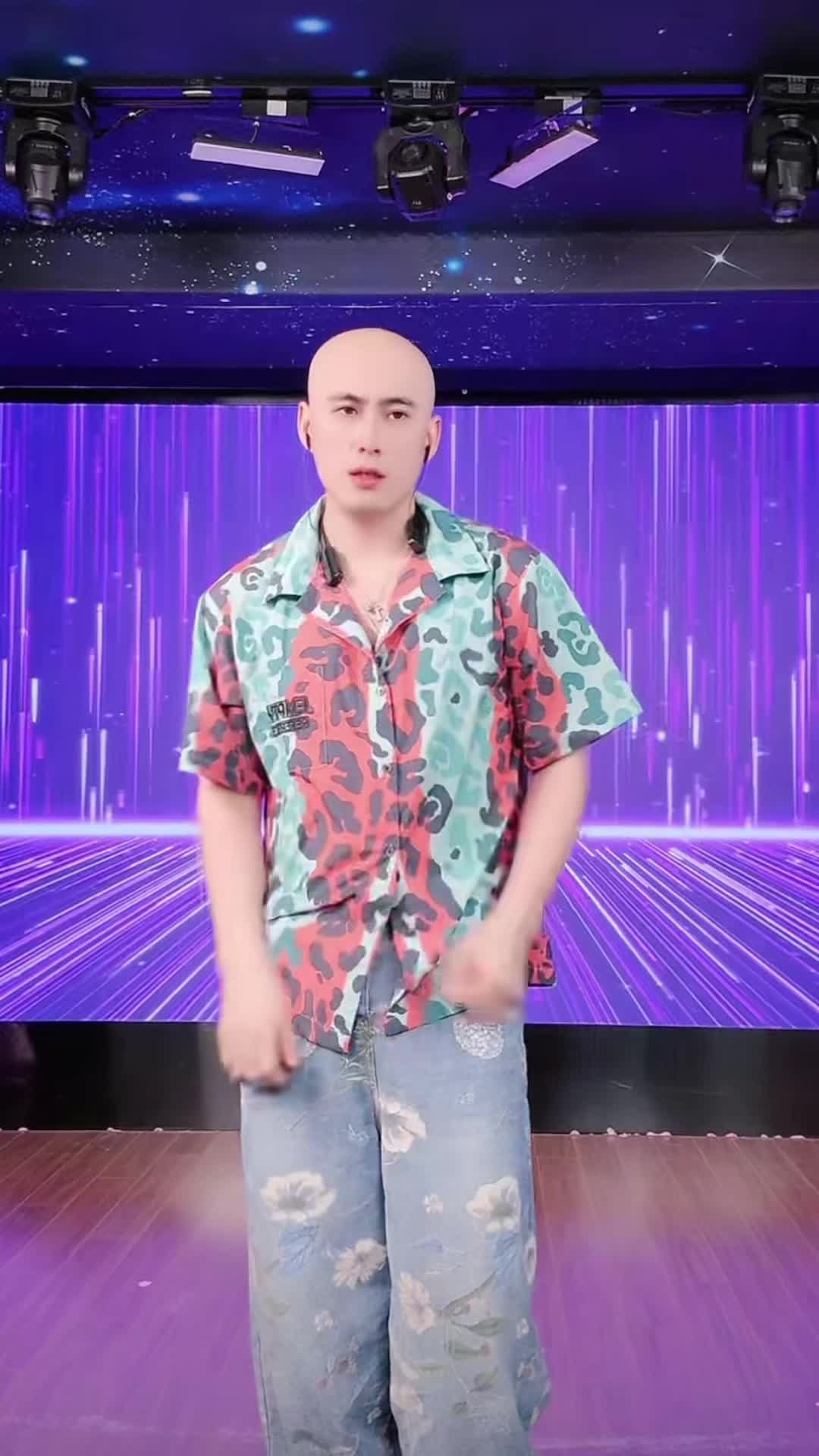 the most popular dance of all time | Yu Tinh & Yu Lai (@julyjuly26114)