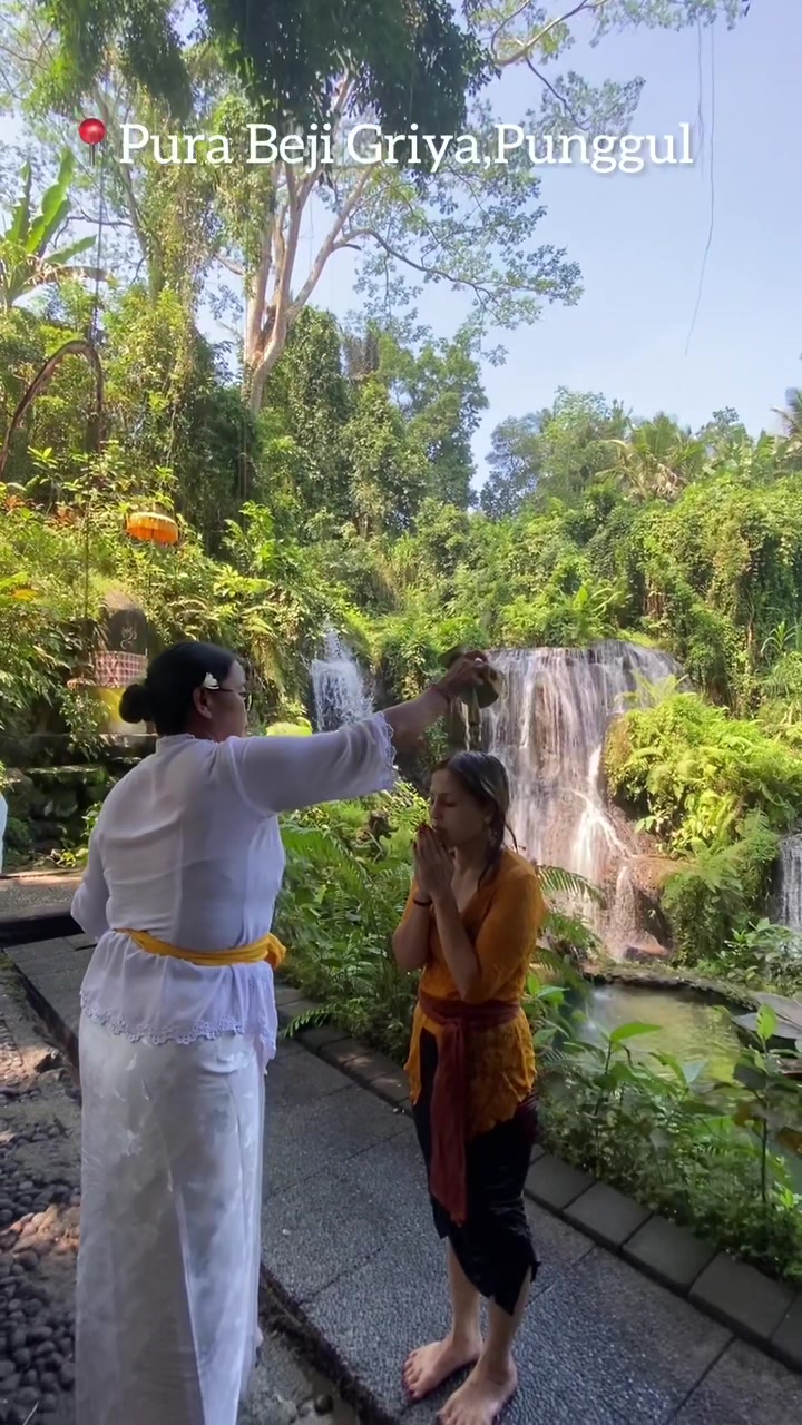 Momi Itha (@momi_itha) - Urlebird