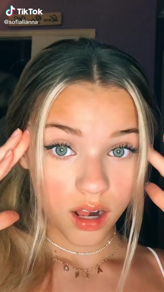 Sofia Lianna Salerno (@sofia.liannaxo) - Urlebird