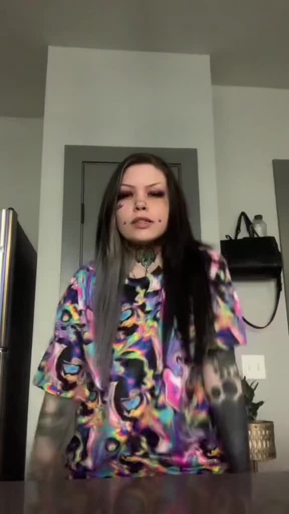 Hi Guys Girls 👋🏻👋🏻👋🏻 To See The Video Girl Burping Girl Burping0