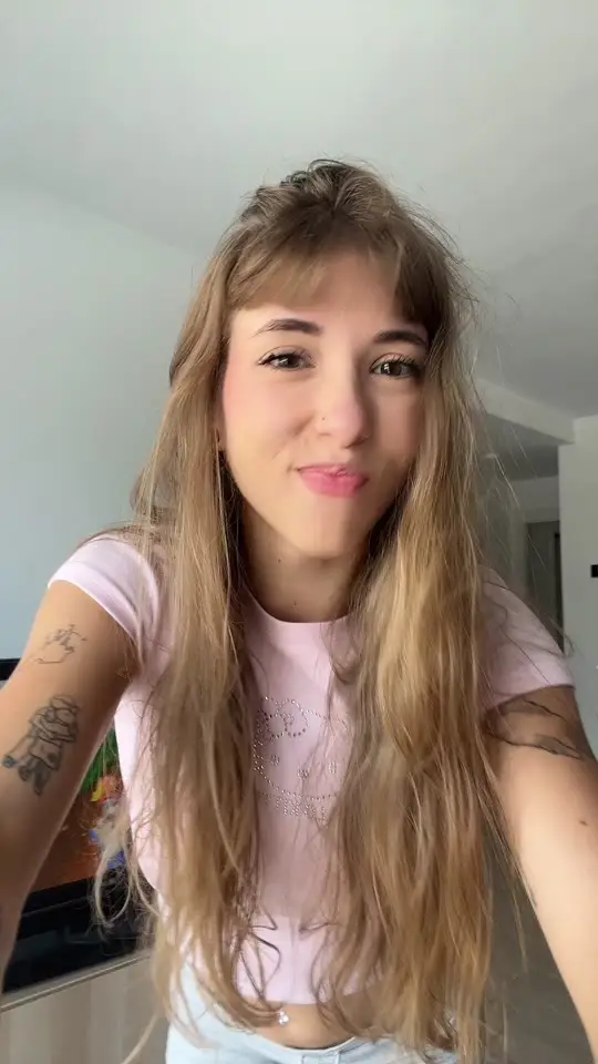 Pau 💘 (@pau.peach) - Urlebird