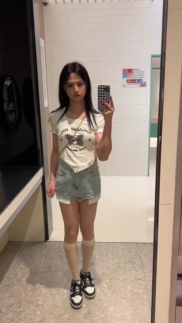 526 coeurs, 3 partages, 18 | Elia Blaine (@eliablaine)