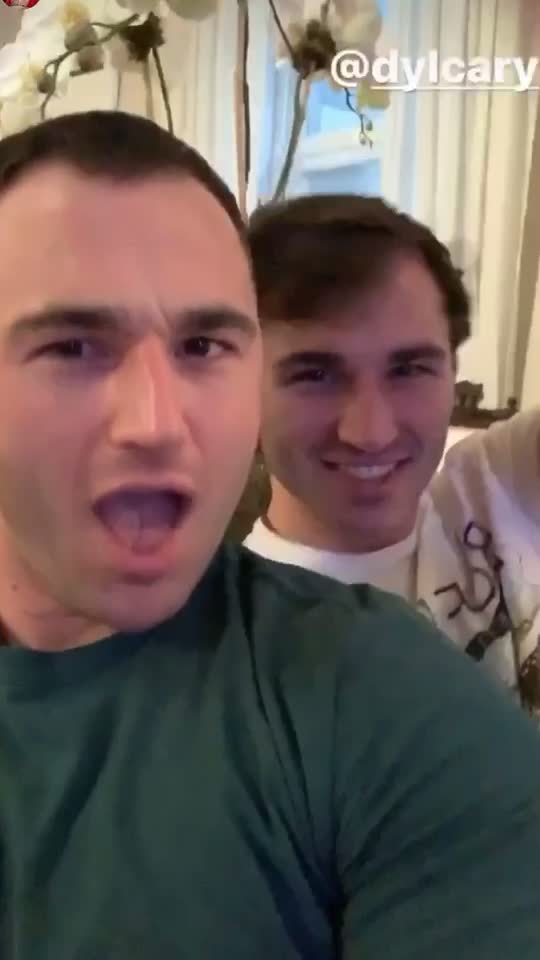 Queer Me Now (@queermenow) - Urlebird