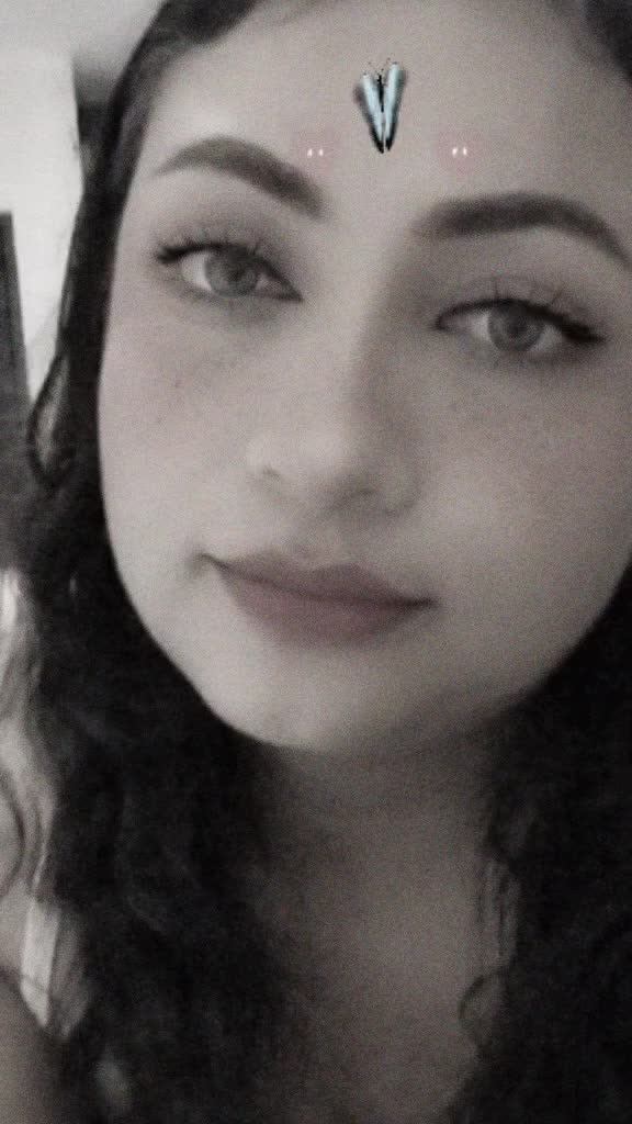 Miss Ary (@miss_ary24) - Urlebird