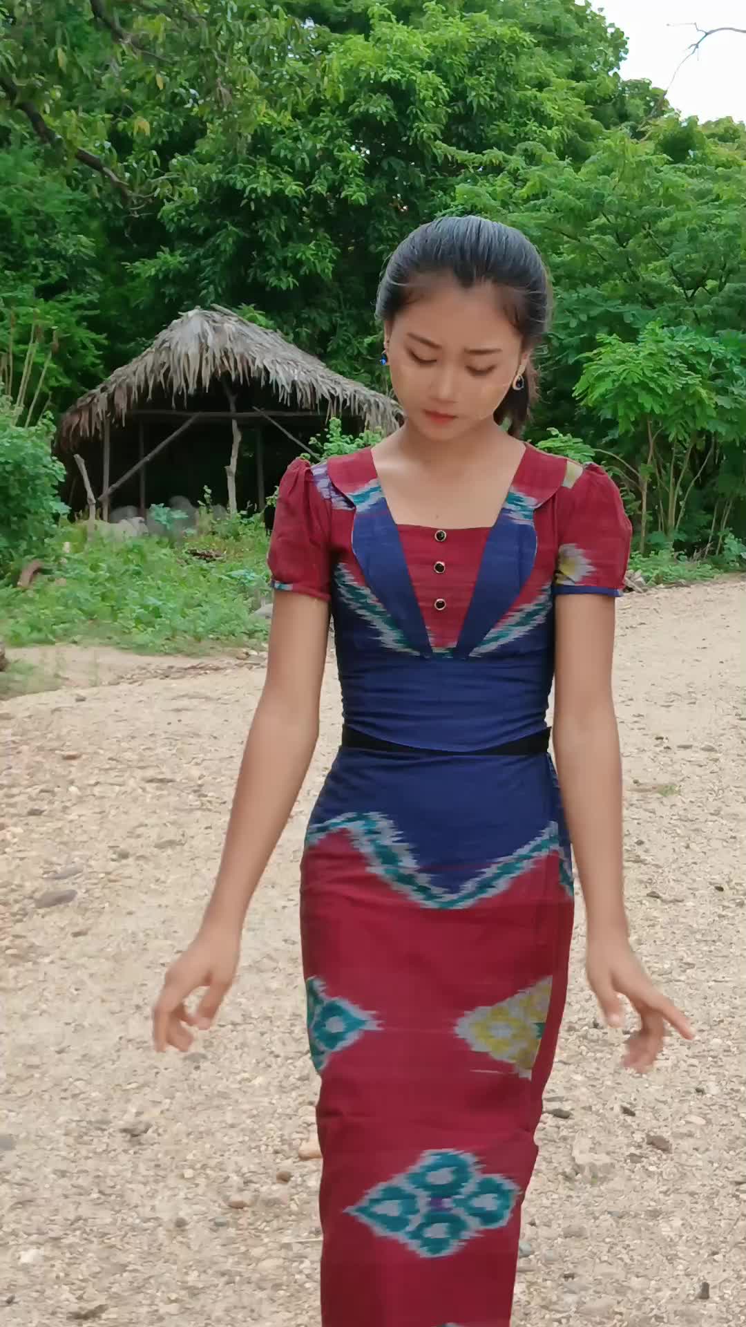 Shwe Ni Ma (@shwe.ni.ma) - Urlebird