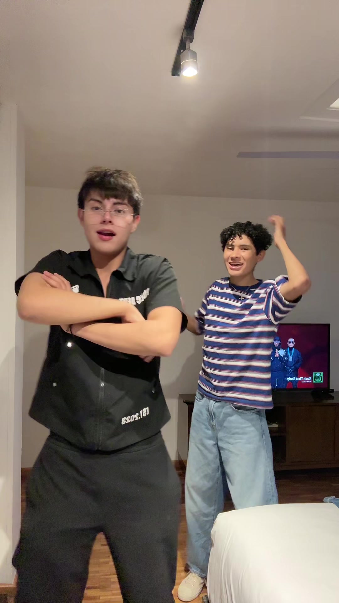 don’t care if i’m toxic 🤷🏻‍♀️#06 #asian | vee liette (@veeliette)