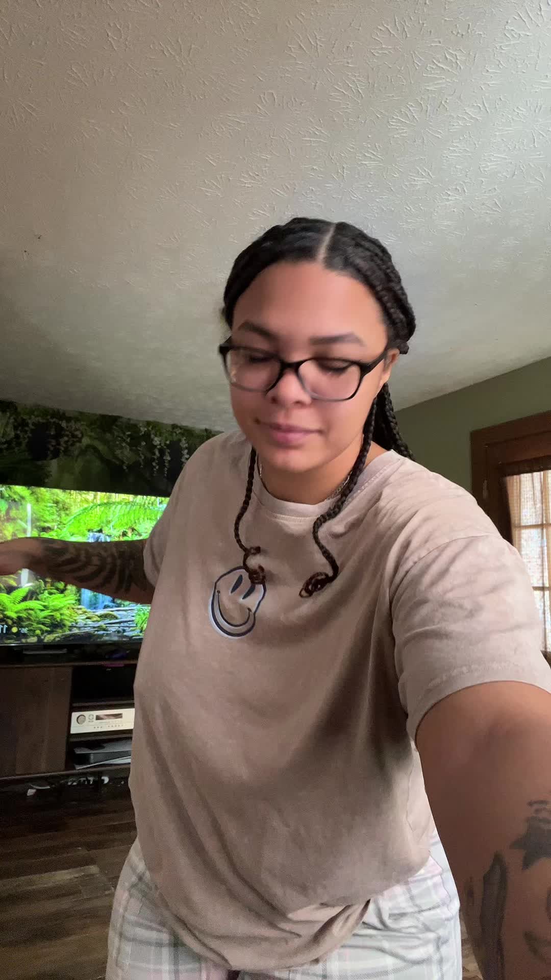 theQueen_Celine (@thequeen.celinee) - Urlebird