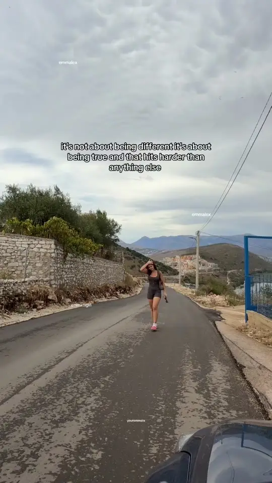 Emma Lex (@emmatsgirl) - Urlebird